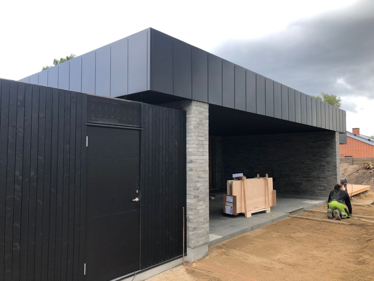 Inddækning med antrasit sort zink | Frederiksen VVS ApS.